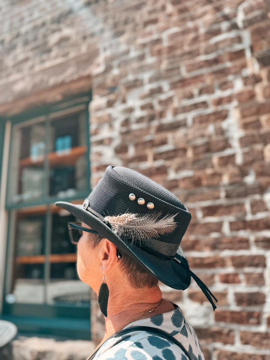 Rogue Top Hat – Tangles & Teacups